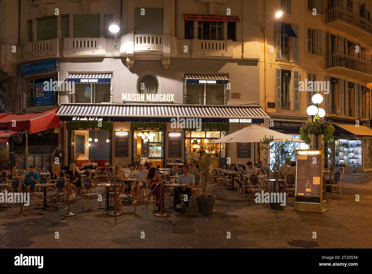 Cafe crowd on street in the evening Stock Photo - Alamy