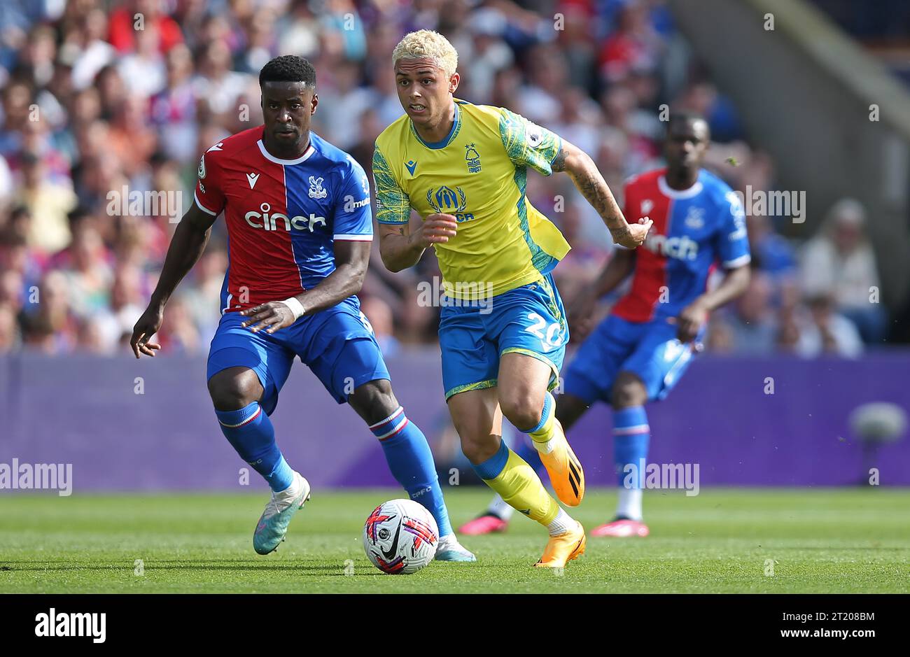 Brennan Johnson of Nottingham Forest battles Marc Guehi of Crystal ...