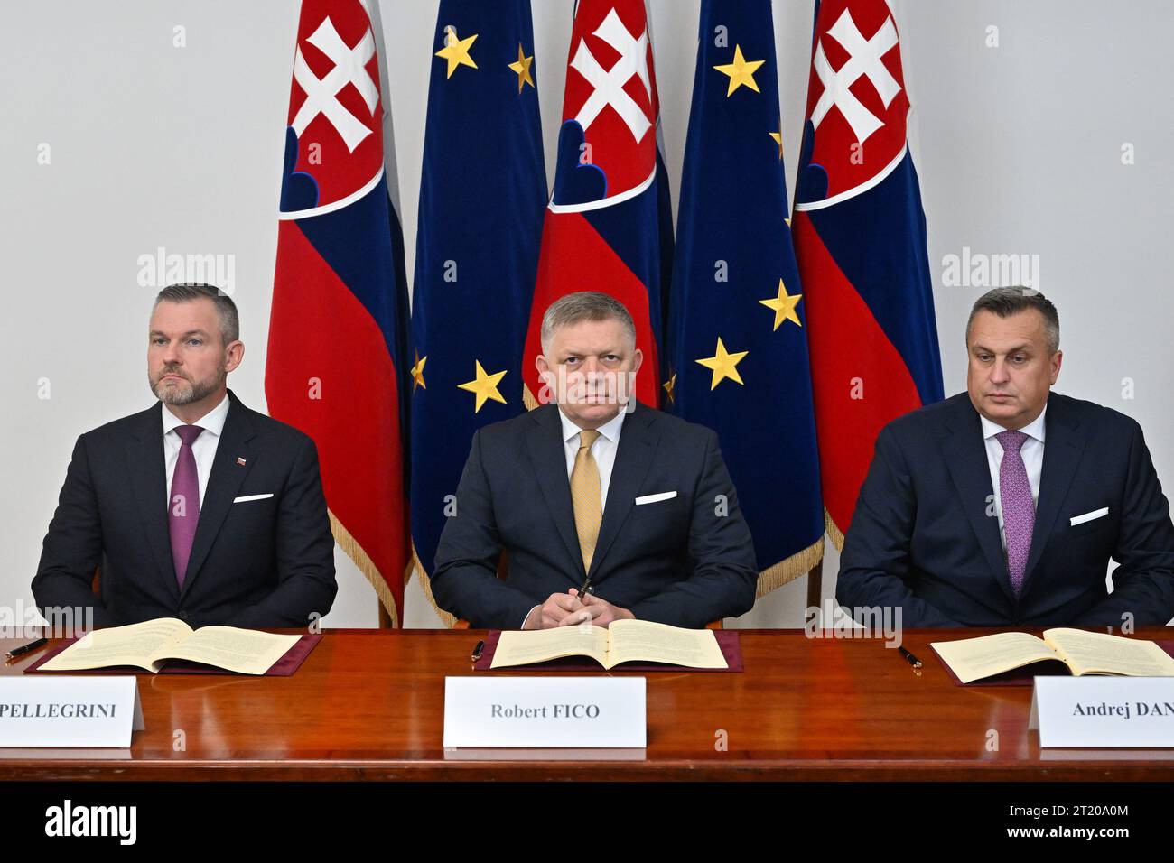 Bratislava, Slovakia. 16th Oct, 2023. (L-R) Hlas (Voice)-Social ...