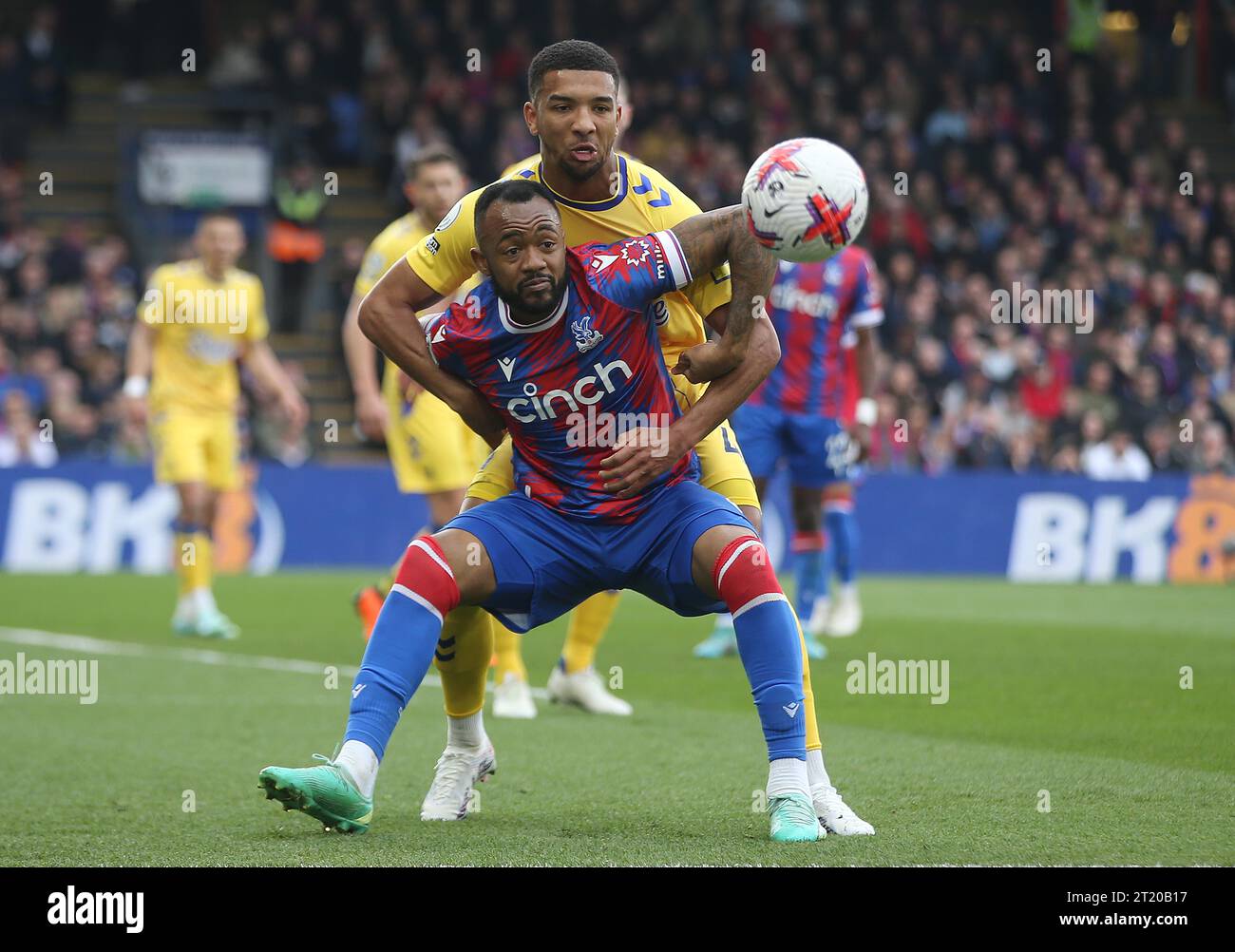 Jordan Ayew of Crystal Palace battles Mason Holgate of Everton ...