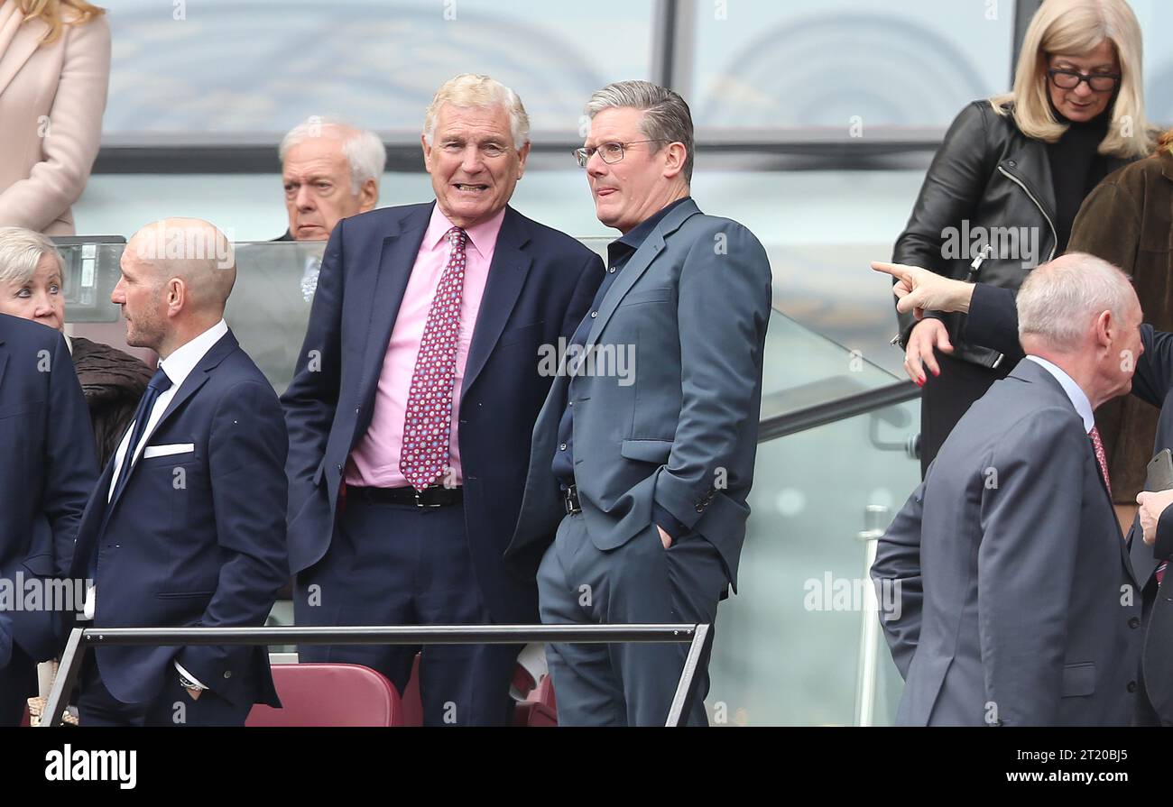 Trevor brooking west ham arsenal hi-res stock photography and images ...