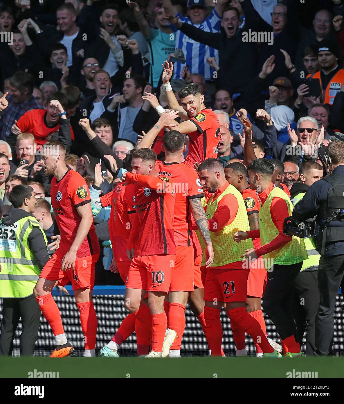 GOAL 2-1, Julio Enciso of Brighton & Hove Albion goal celebration ...