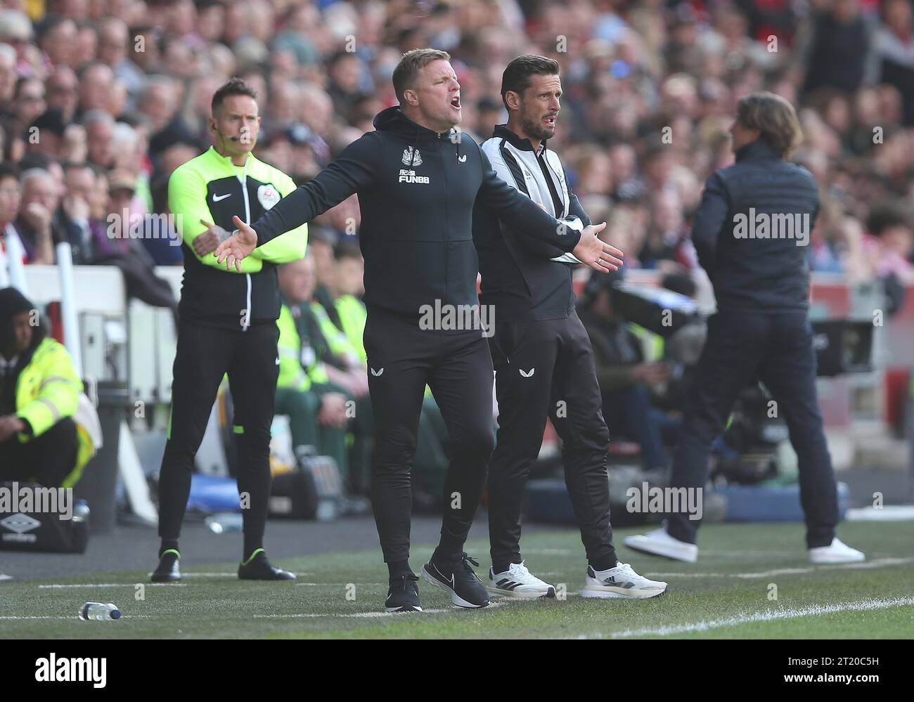 Eddie Howe Manager of Newcastle United looks frustrated & annoyed ...