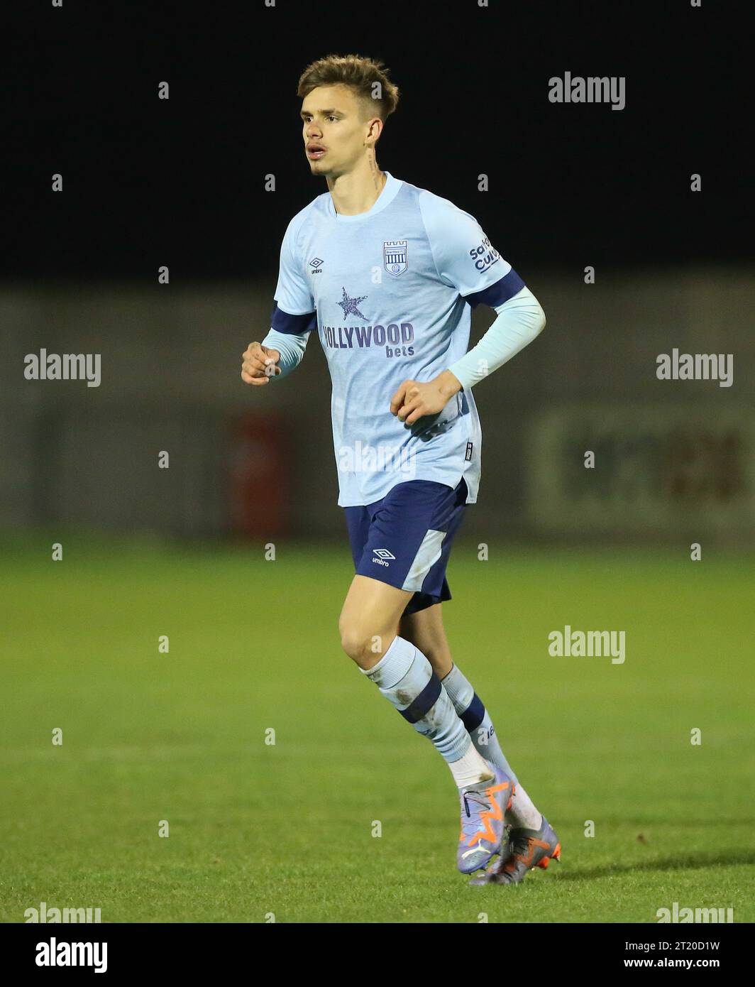 Hayes and yeading stadium hi-res stock photography and images - Alamy