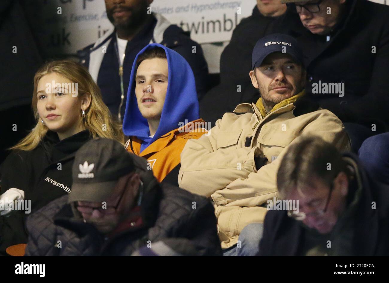 David Beckham, Cruz Beckham & Tana Holding. - Brentford B v Arsenal U21 ...