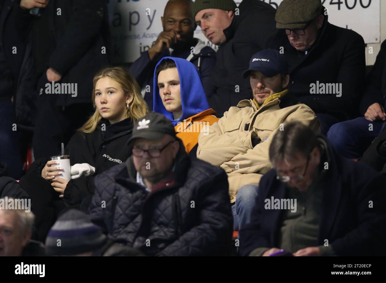 David Beckham, Cruz Beckham & Tana Holding. - Brentford B v Arsenal U21 ...