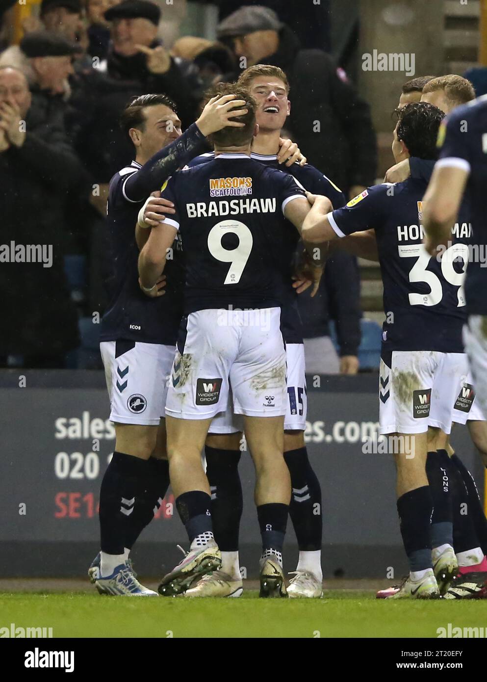 Millwall the new den 2022 hi-res stock photography and images - Alamy