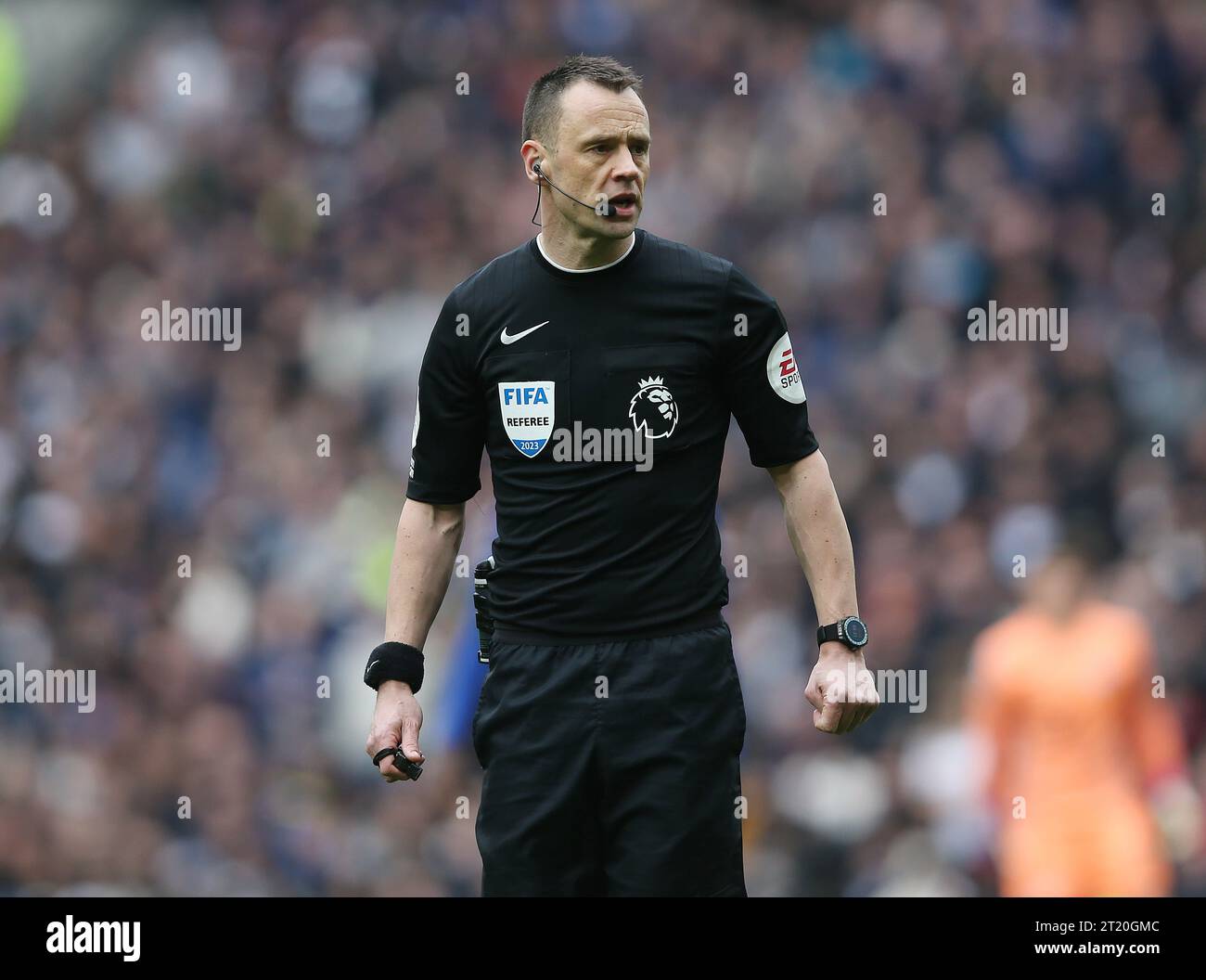 Stuart attwell referee 2022 hi-res stock photography and images - Alamy