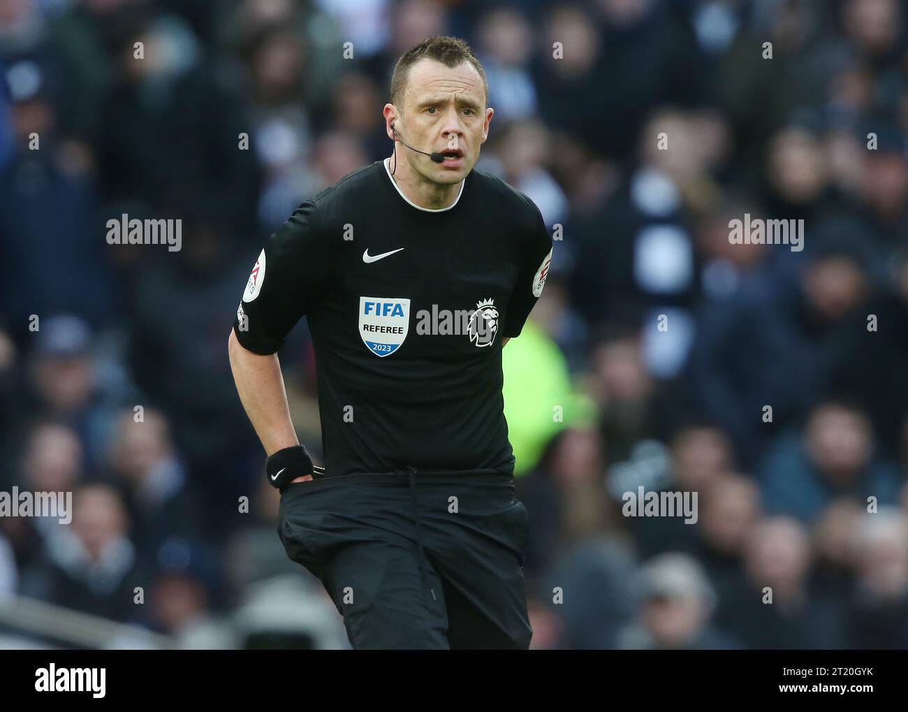 Stuart attwell referee 2022 hi-res stock photography and images - Alamy