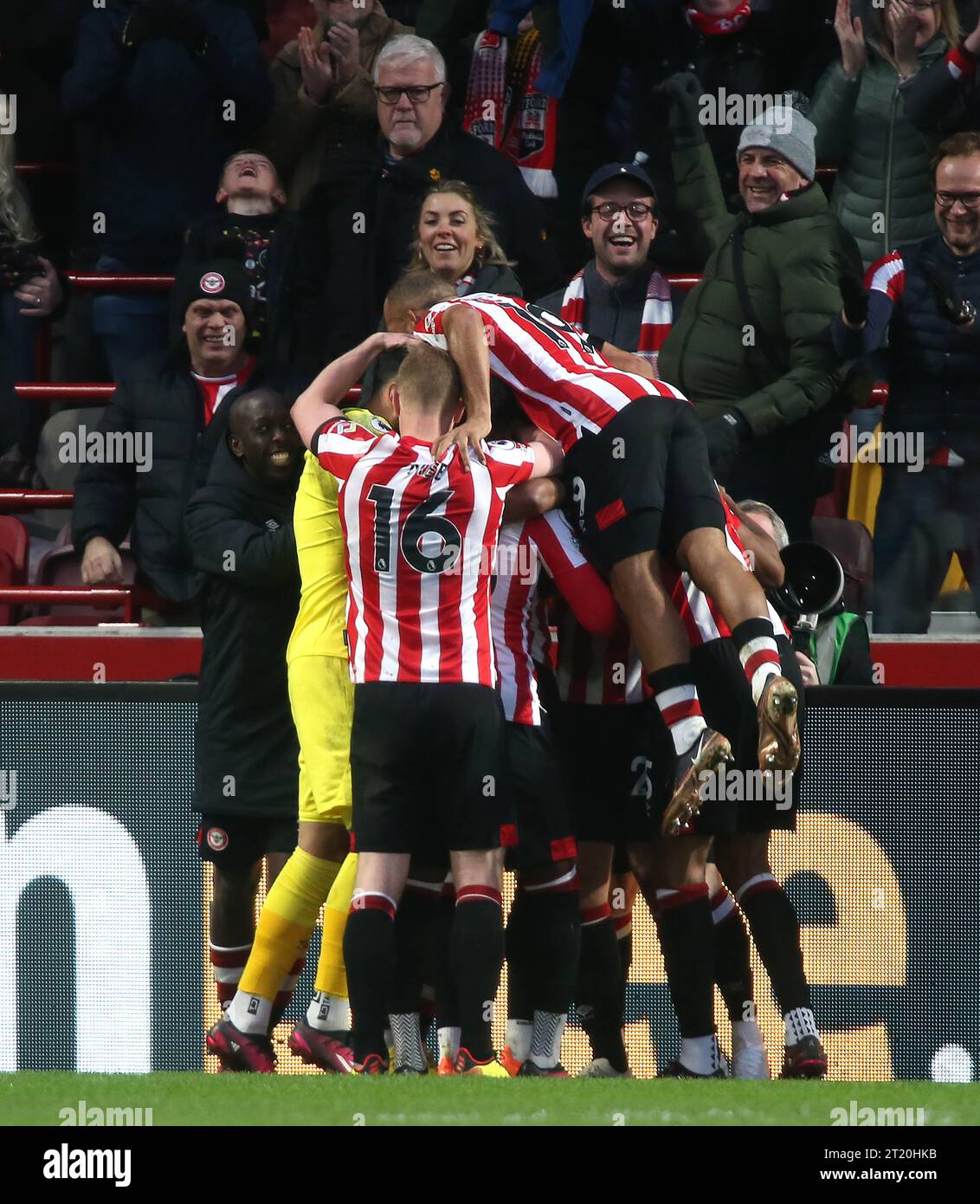GOAL 1-1, Vitaly Janelt of Brentford goal celebration. - Brentford v Crystal Palace, Premier ...