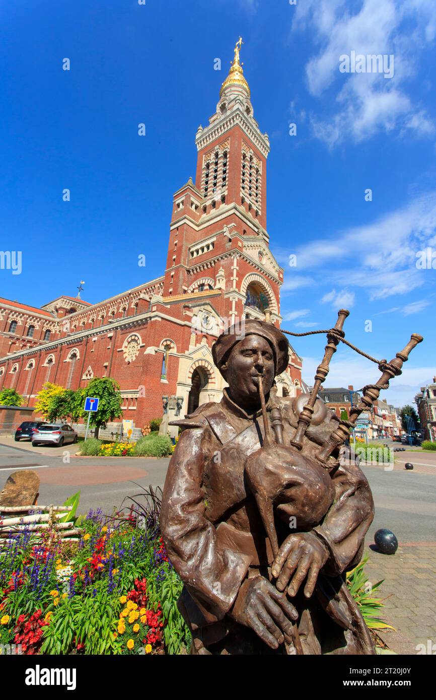 Albert (northern France): statues commemorating the centenary of World ...