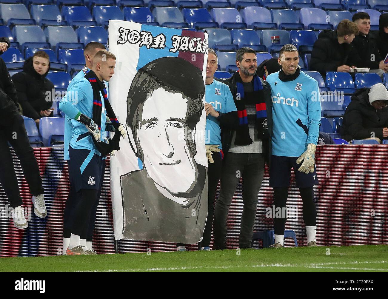 Crystal palace goalkeeper julian speroni hi-res stock photography and ...