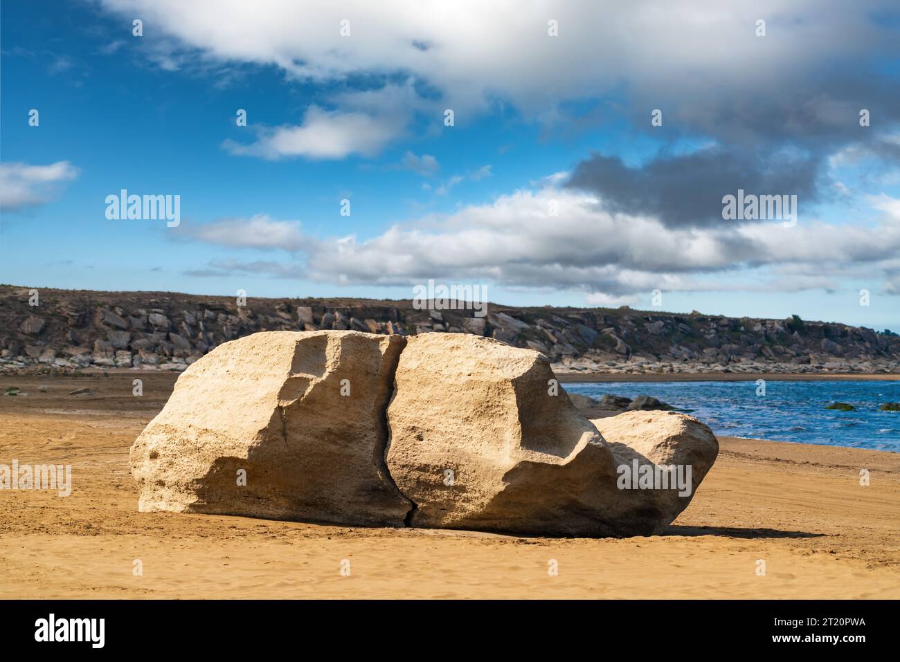 Huge cracked boulder on the beach Stock Photo - Alamy