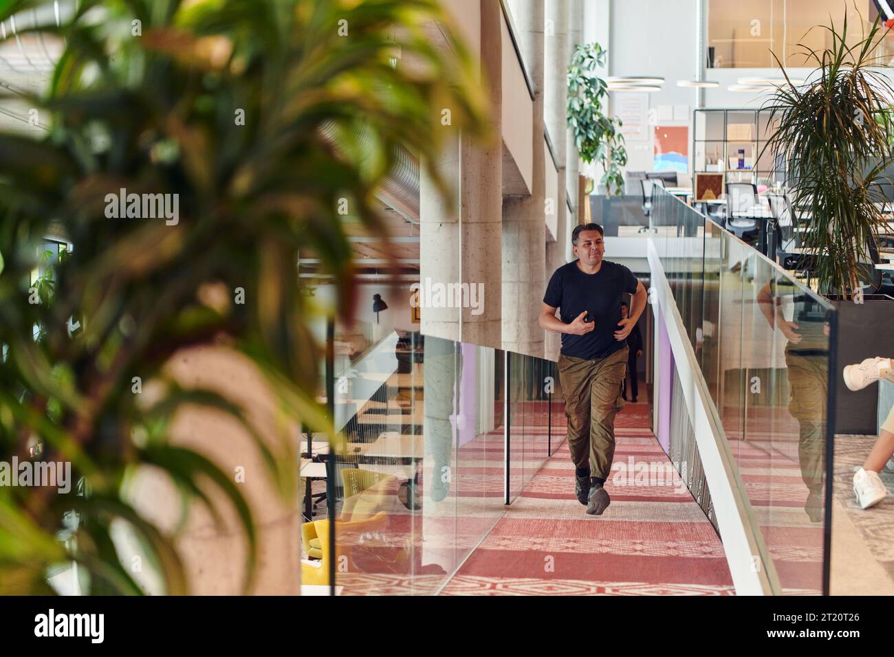 Fast paced workplace hi-res stock photography and images - Alamy