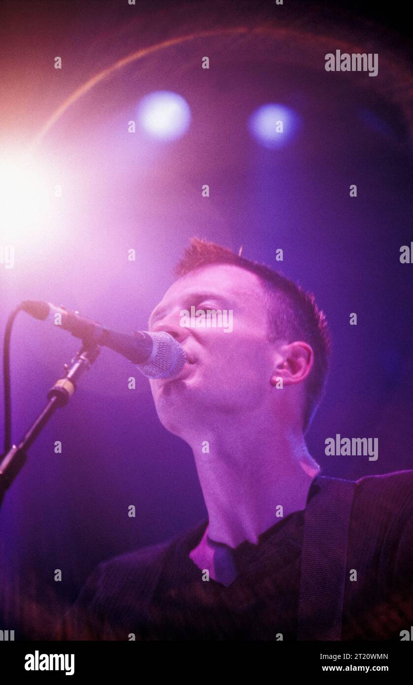 Thom yorke 1997 hi-res stock photography and images - Alamy