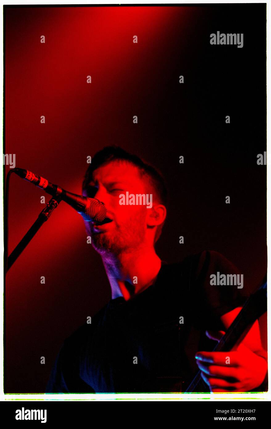 THOM YORKE, RADIOHEAD, KID A, 2000: Thom Yorke of Radiohead previewing ...