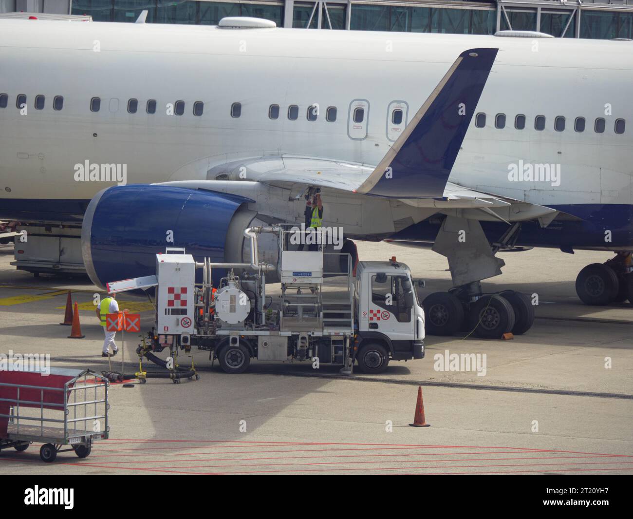 Oil terminal operations hi-res stock photography and images - Alamy