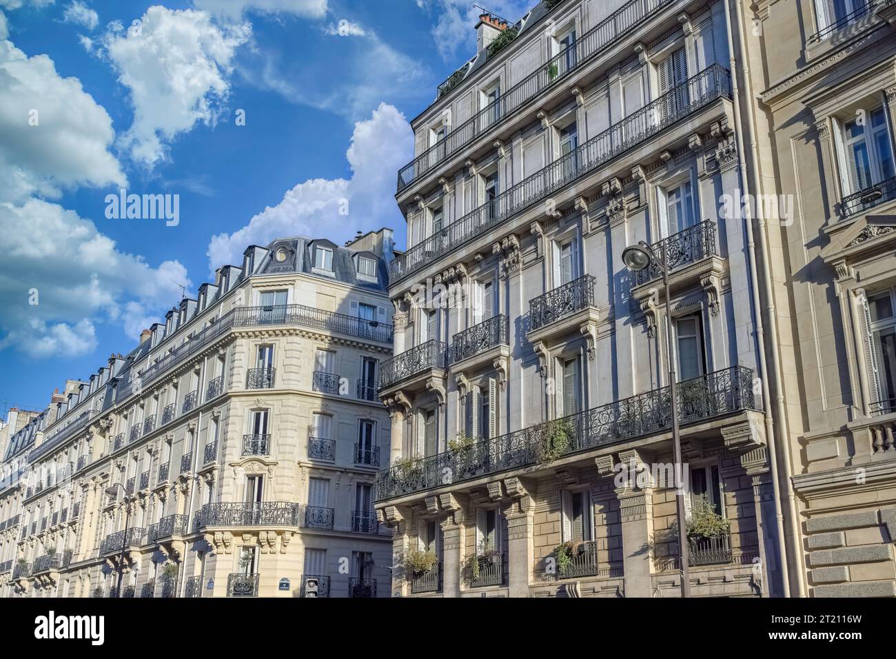 Paris, a beautiful building in the 7e arrondissement Stock Photo - Alamy