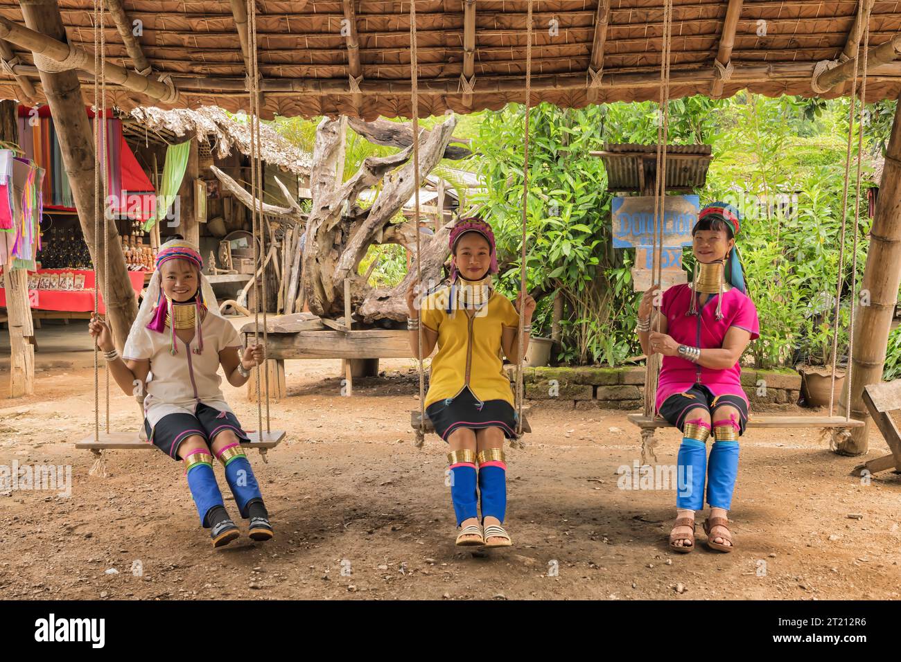 Karen women from Pai at Mae Hong Son, Thailand, with brass neck rings ...