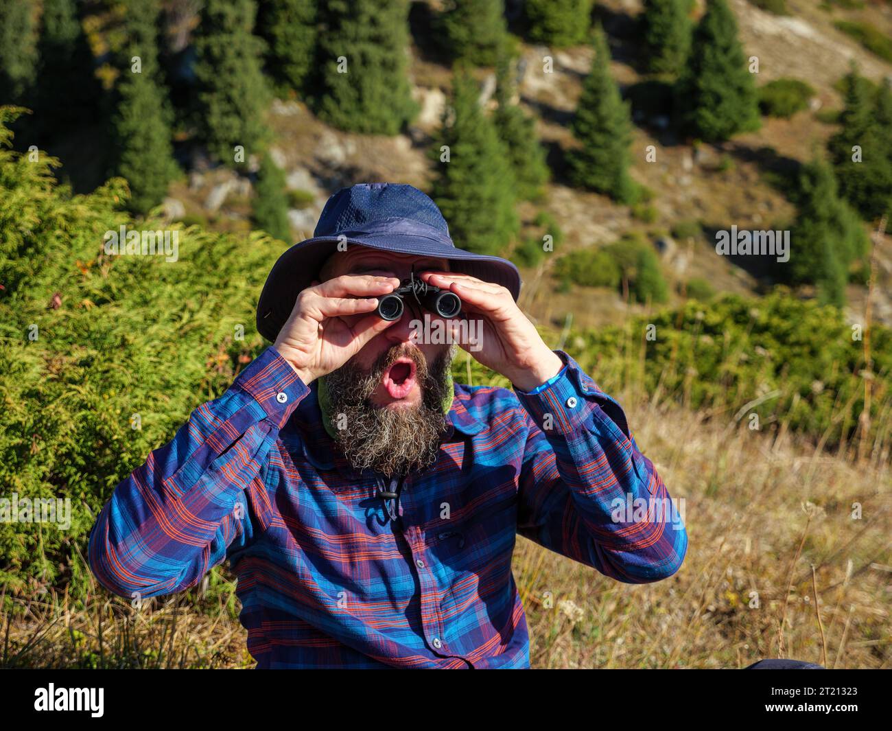 Bearded male tourist looks hi-res stock photography and images - Alamy