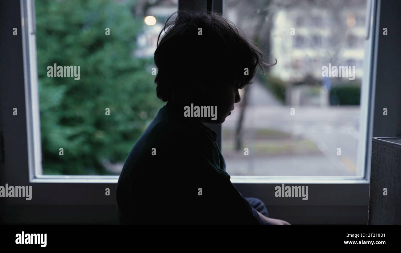 Child sad window hi-res stock photography and images - Alamy