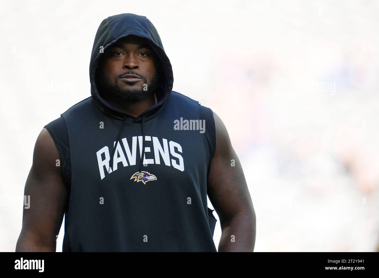 Baltimore Ravens guard John Simpson (76) warms up before an NFL ...