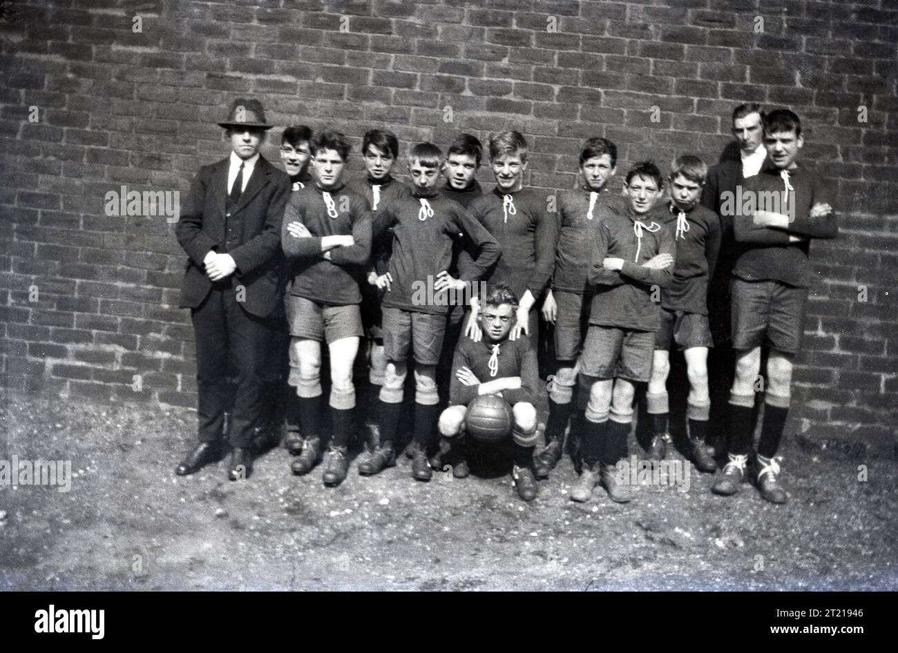 England schoolboys football team hi-res stock photography and images ...
