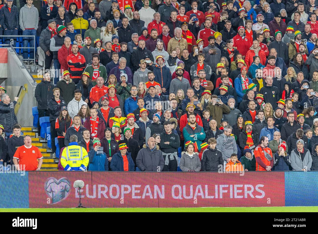 Welsh national anthem sing hi-res stock photography and images - Alamy