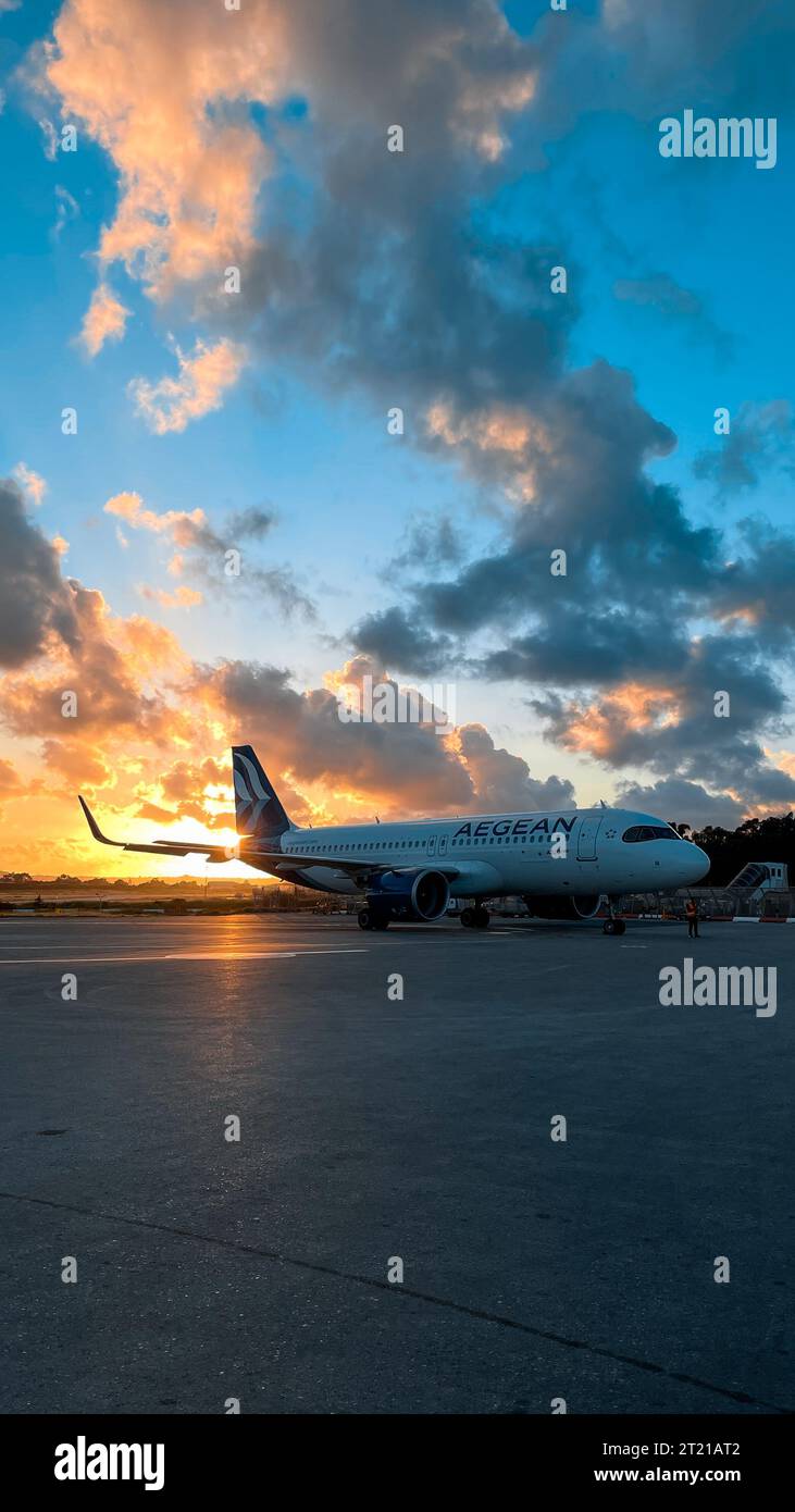 A320neo sunrise hi-res stock photography and images - Alamy