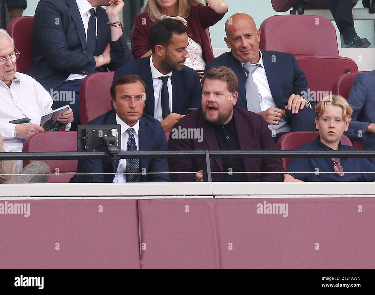Watching premier league match on tv hi-res stock photography and images ...