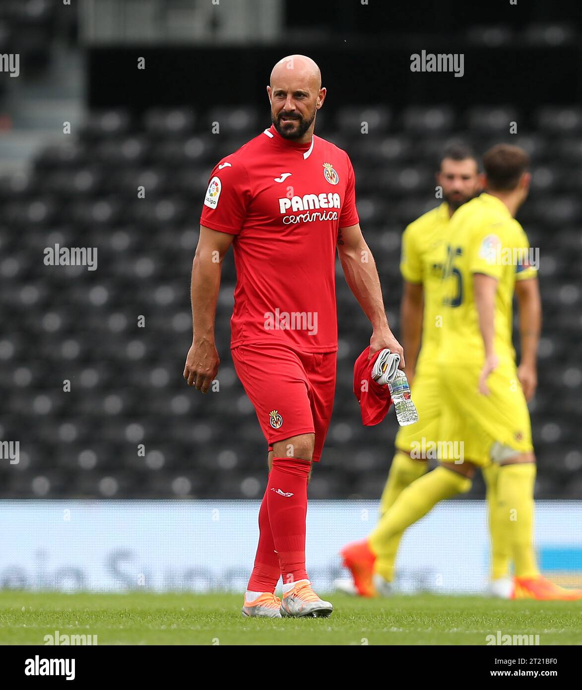 Pepe Reina of Villarreal during the match between Fulham v Villarreal ...