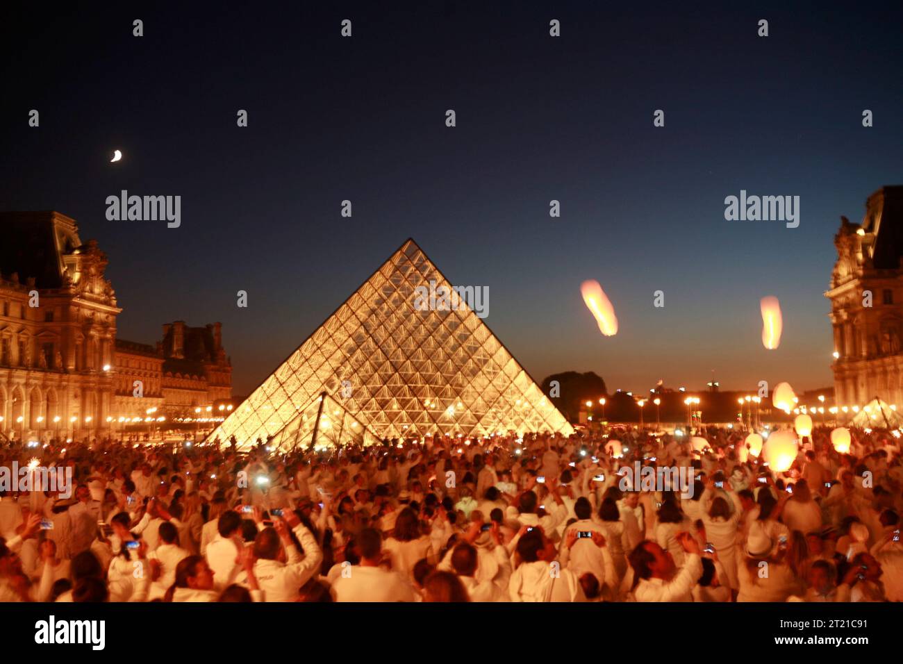 the White Diner, 5000 people dressed in white, an annual secret dinner ...