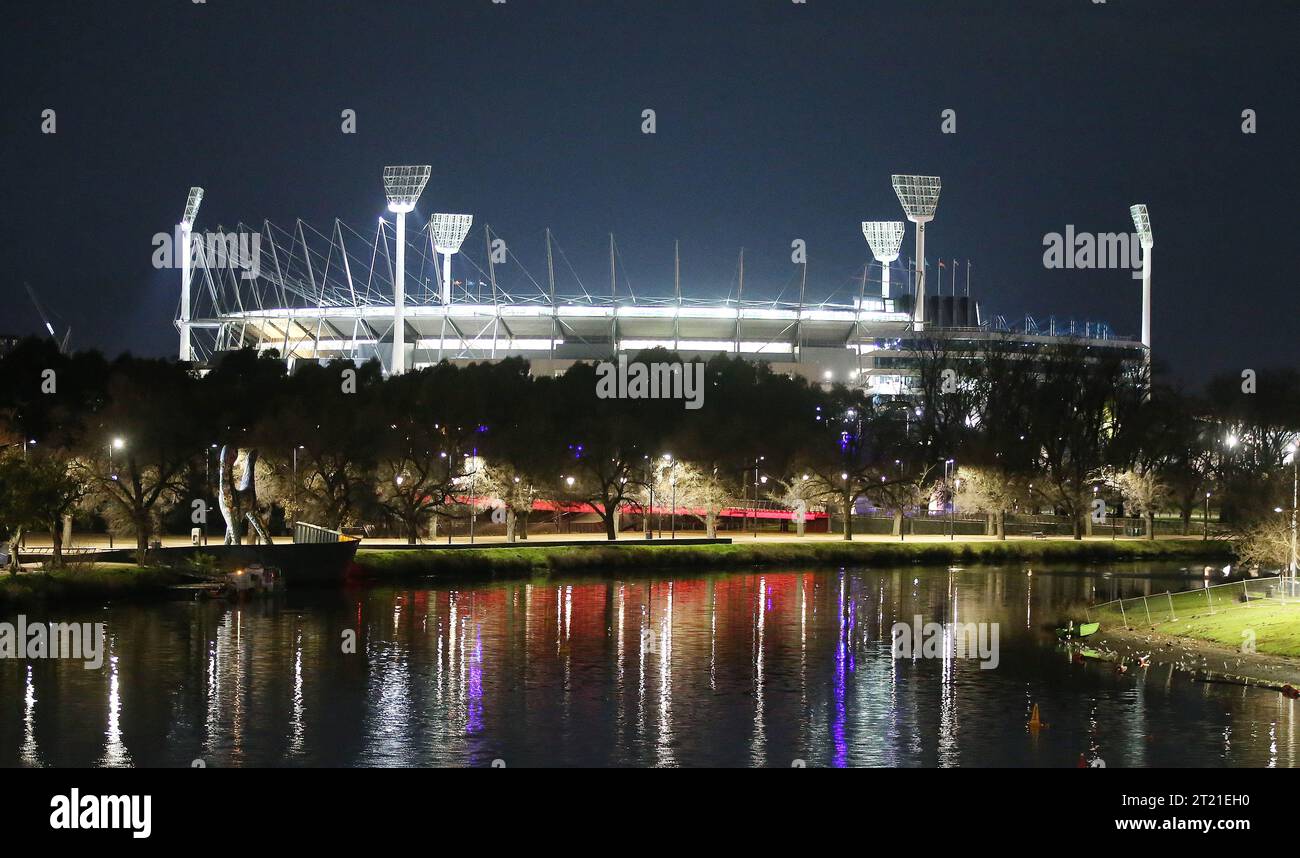 The Melbourne Cricket Ground - MCG Stadium lights up the Melbourne ...