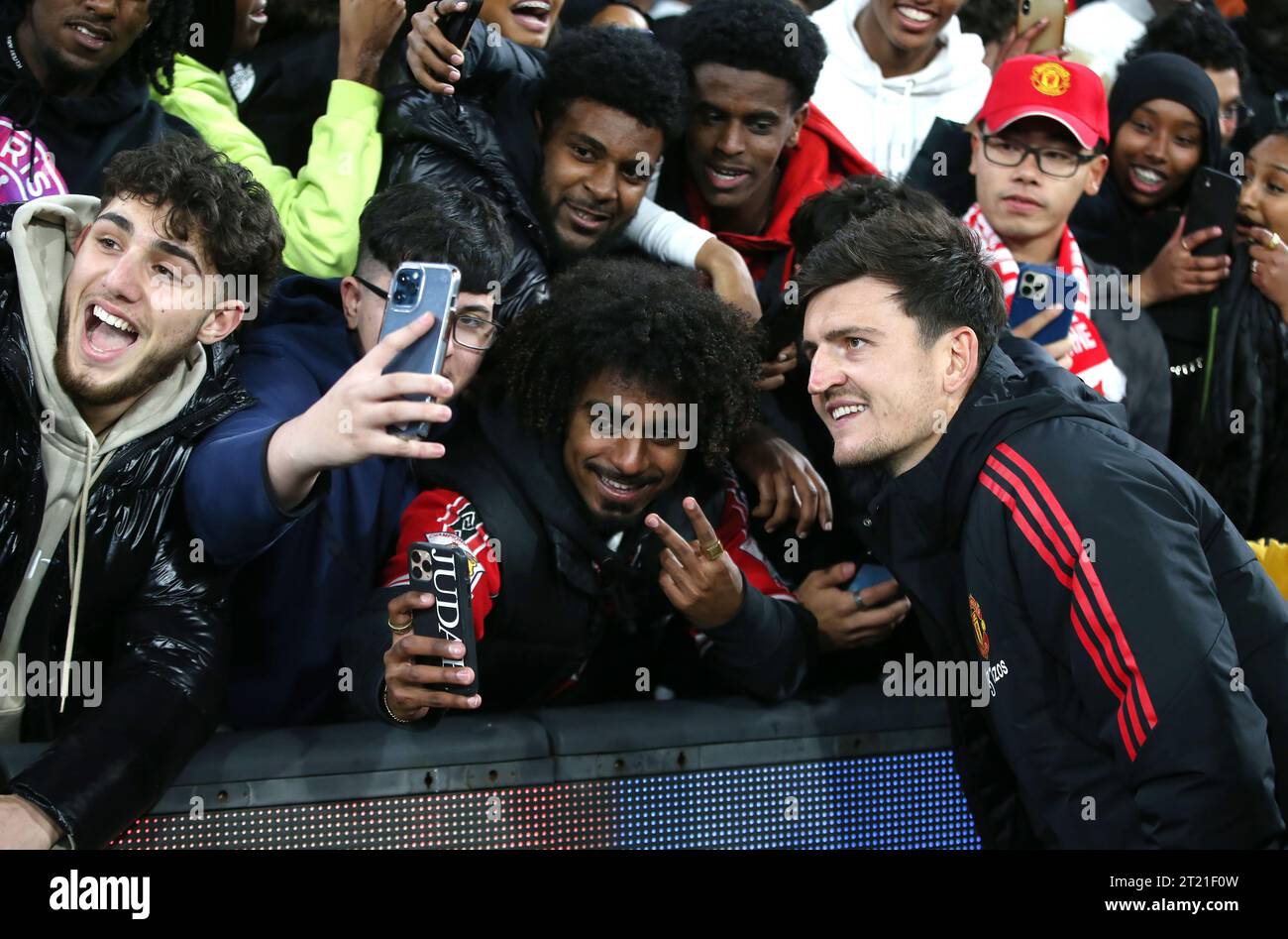 Harry Maguire of Manchester United signs autographs for the Australian ...