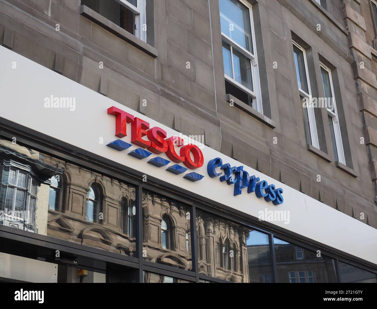 DUNDEE, UK - SEPTEMBER 12, 2023: Tesco express storefront sign Stock ...