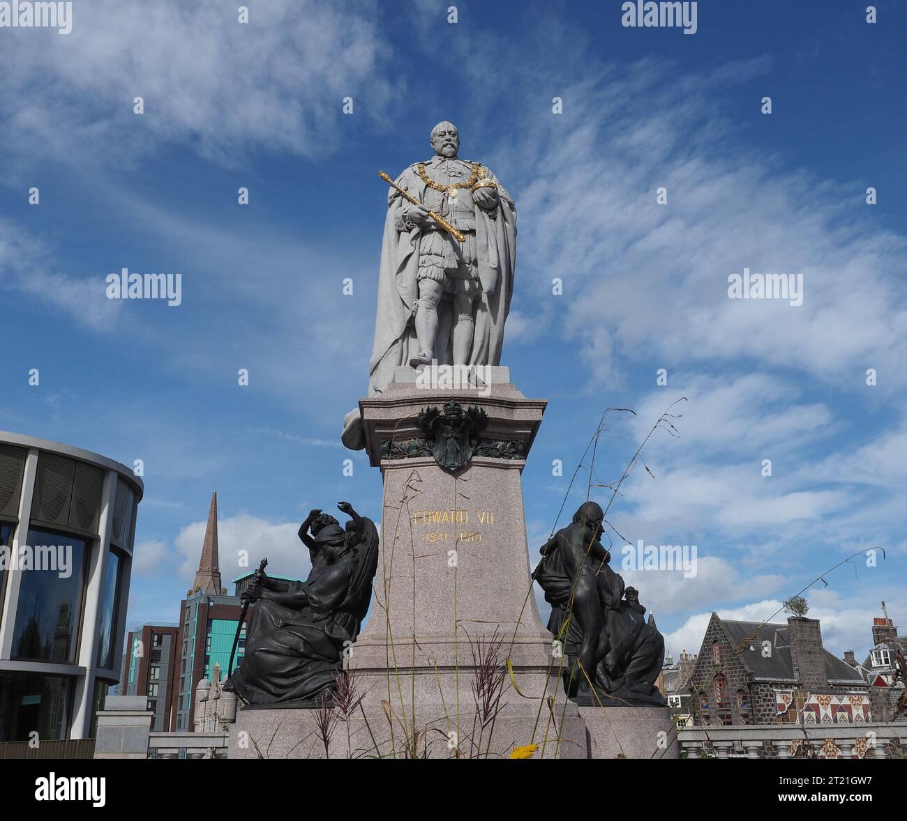 King Edward VII statue by sculptors Alfred Drury and James Philip circa ...