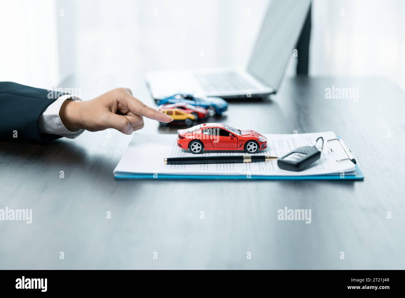 Car salesman and customer paperwork hi-res stock photography and images ...
