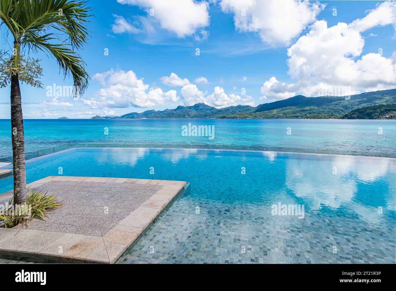 Pool resort tropical hi-res stock photography and images - Alamy