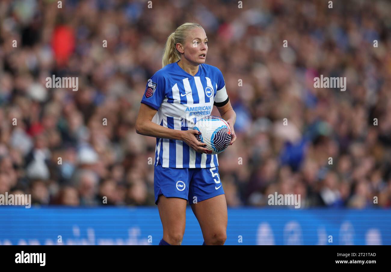 Brighton, UK. 15th Oct, 2023. Brighton defender Guro Bergsvand (5 ...