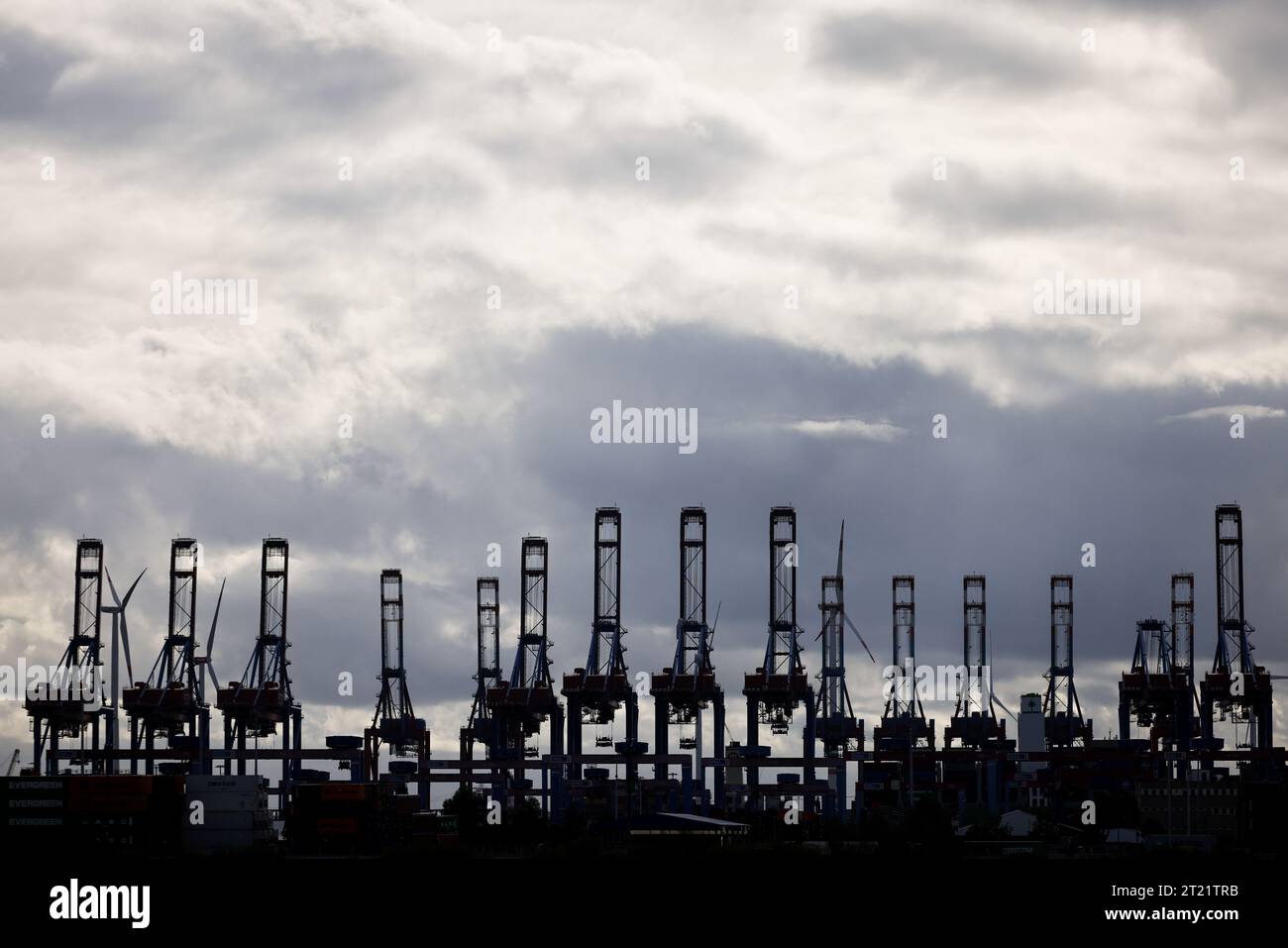 Gantry cranes silhouettes port hi-res stock photography and images - Alamy