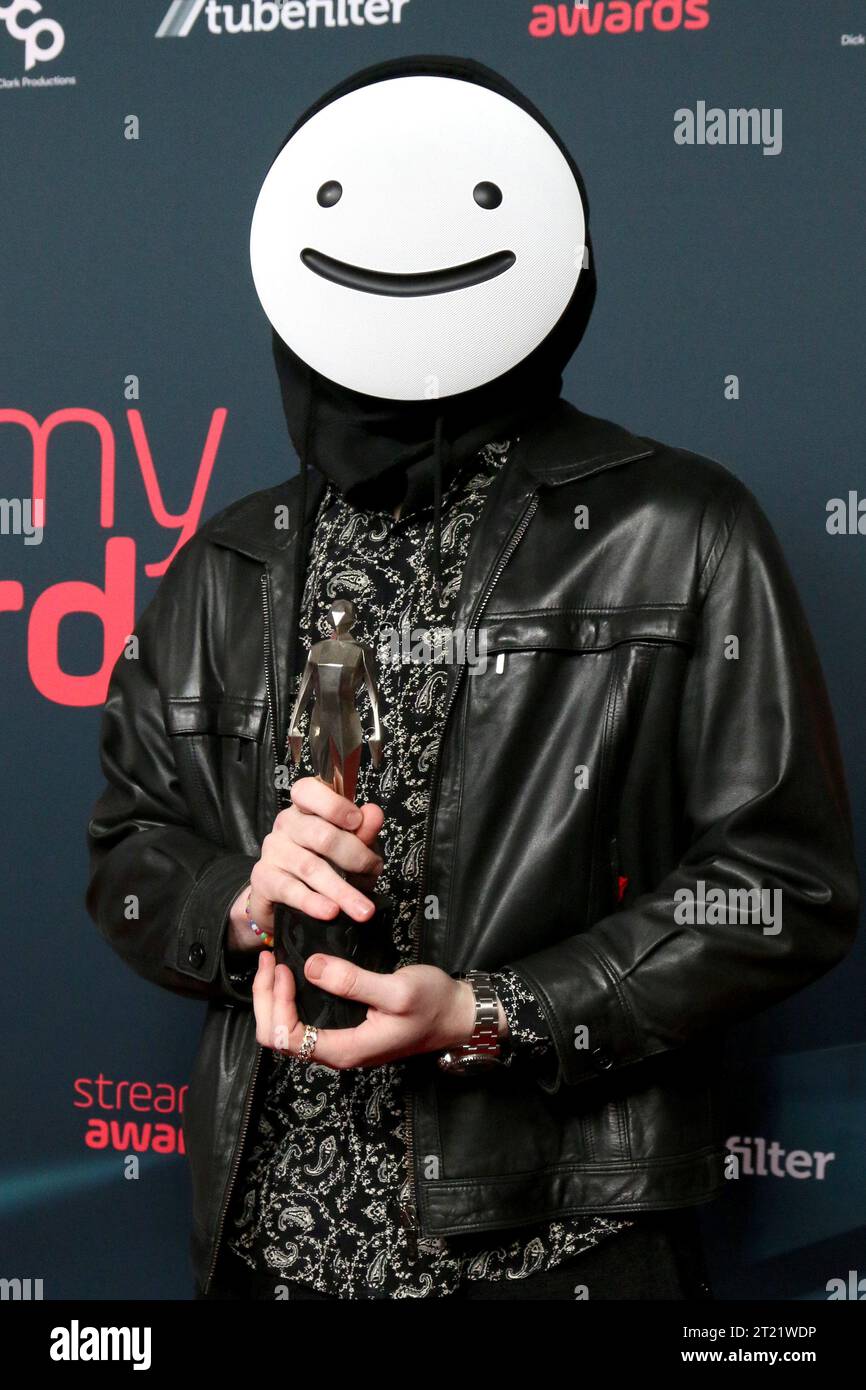 2023 streamy awards winners walk hi-res stock photography and images ...