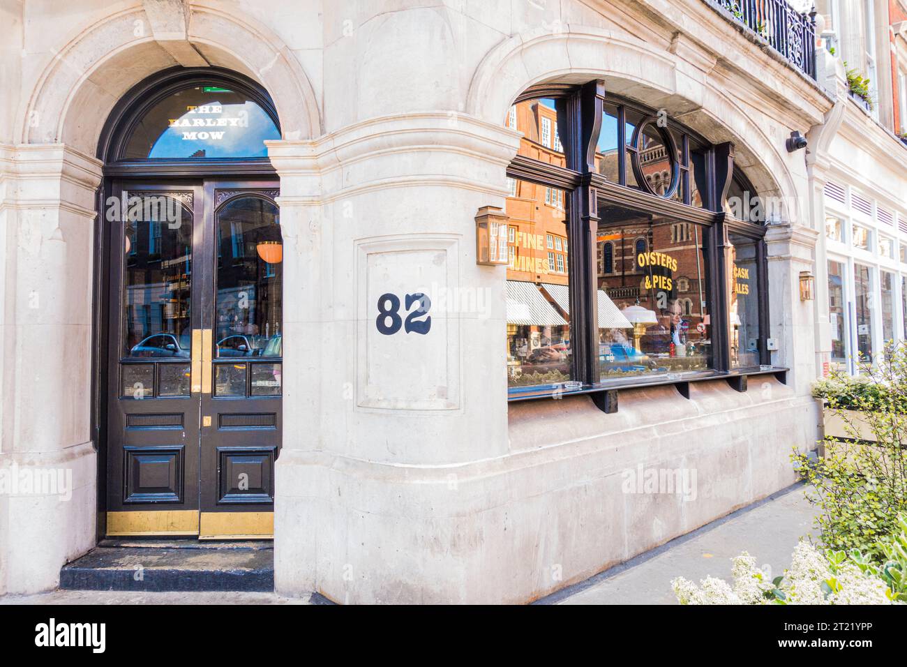 The traditional Barley Mow Pub at Mayfair, London Stock Photo - Alamy