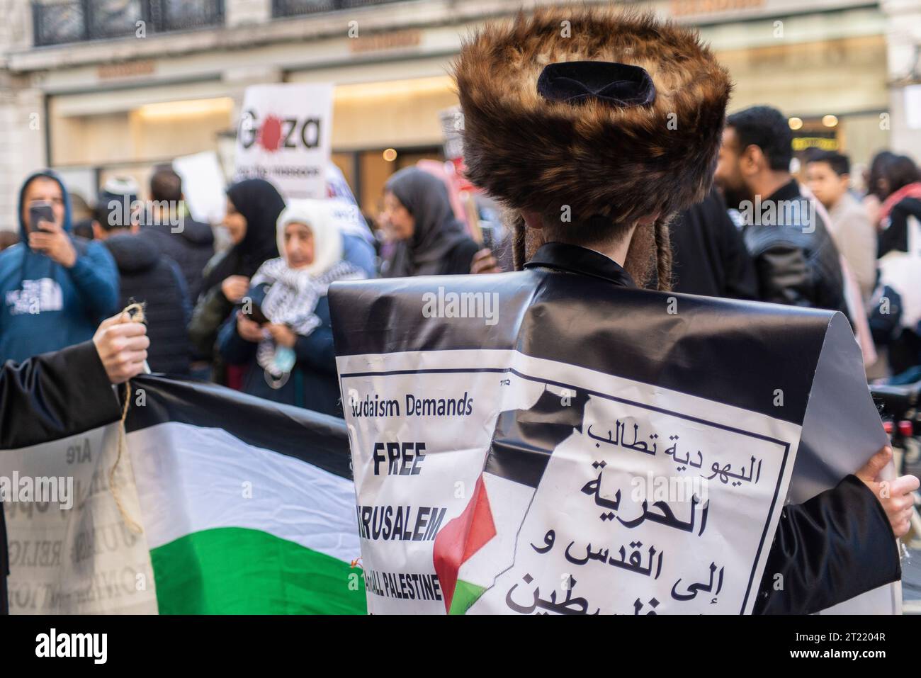 Protesters from the Orthodox Jews Against Zionism movement attend a ...