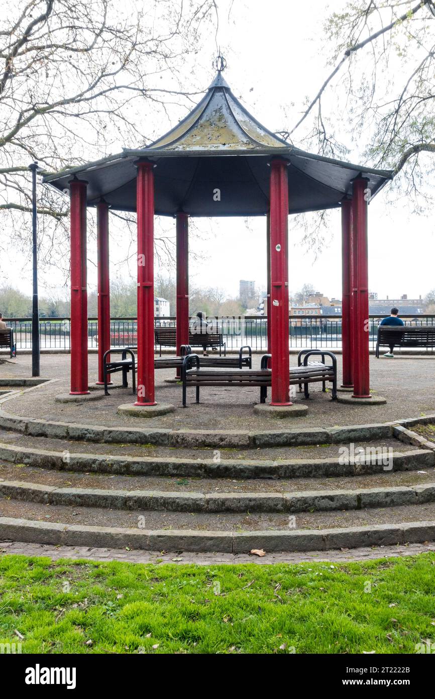 Waterside Gardens, Wapping, London Stock Photo - Alamy