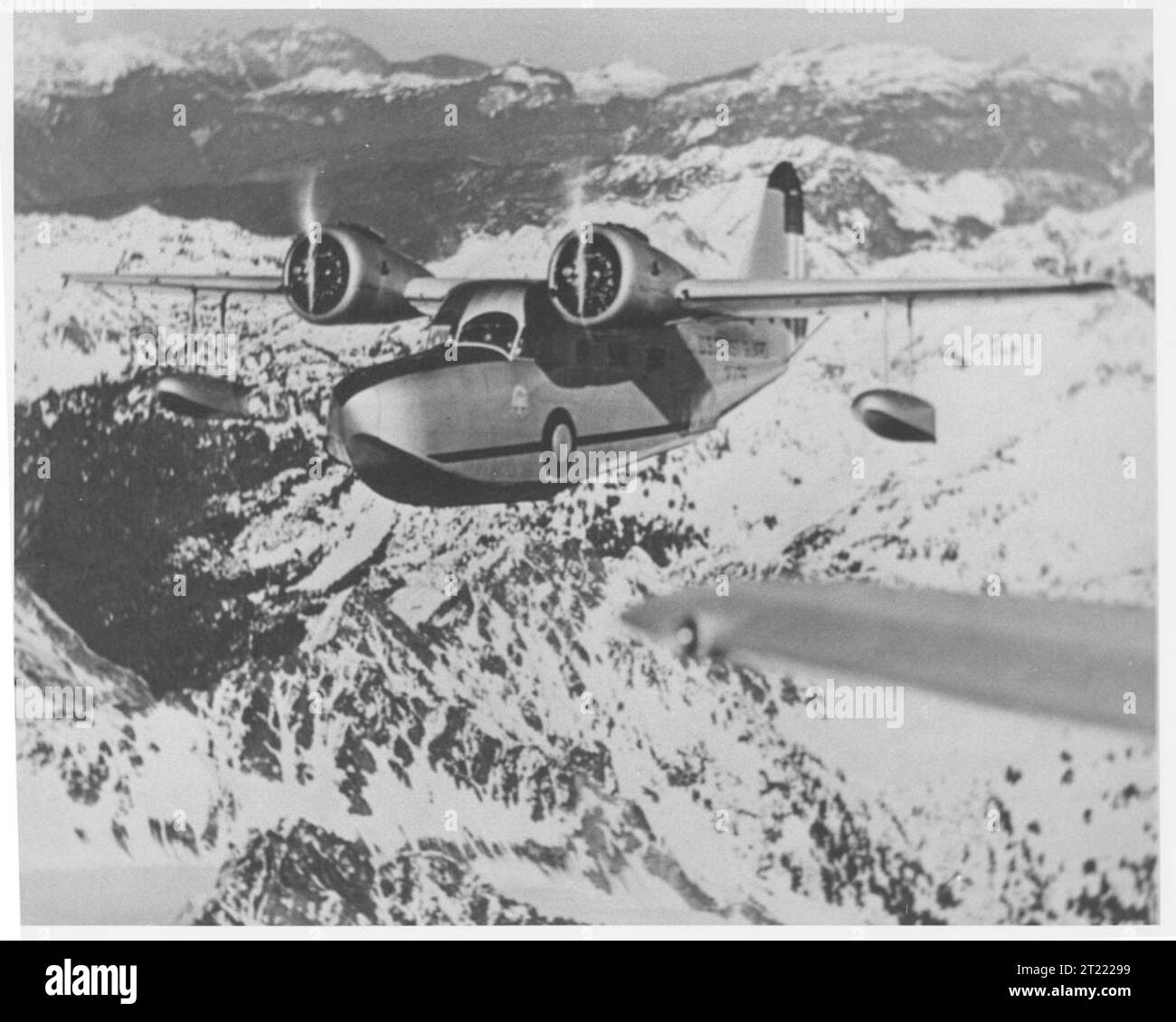 Aircraft performing in air Black and White Stock Photos & Images - Alamy