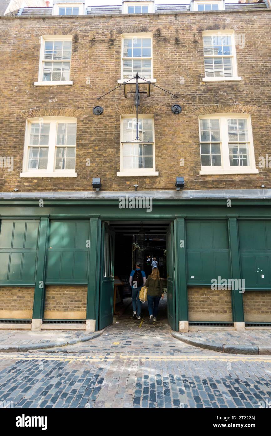 Facade of The Captain Kidd Pub in Wapping, London Stock Photo - Alamy