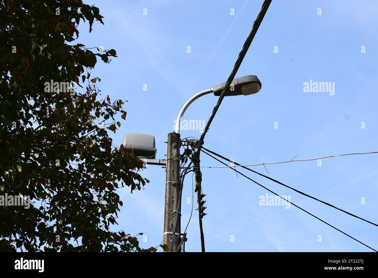 electric lines at a street lamp post Stock Photo - Alamy