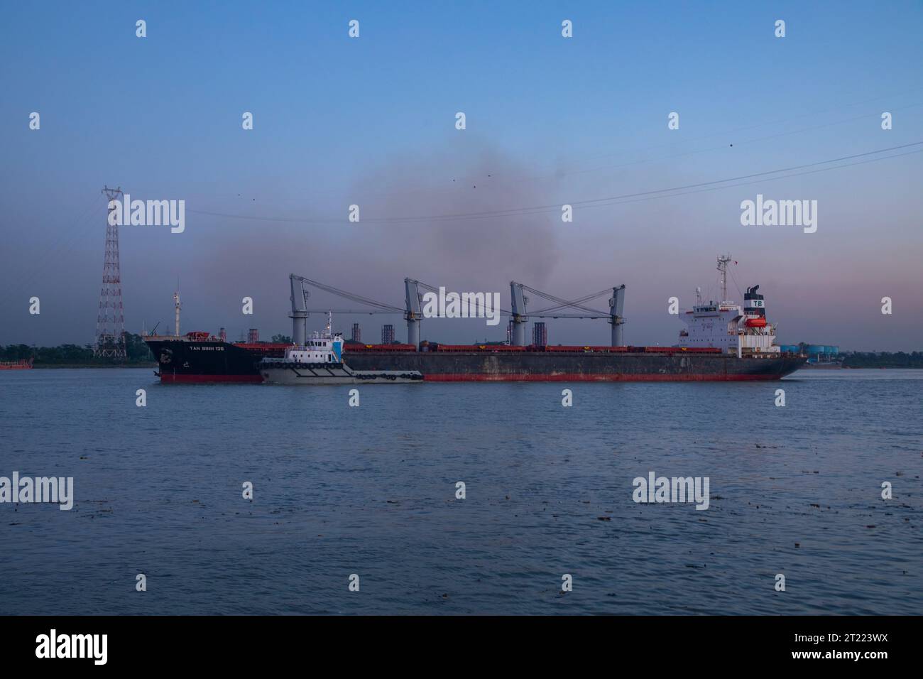 Bangladesh bulk carrier boat hi-res stock photography and images - Alamy
