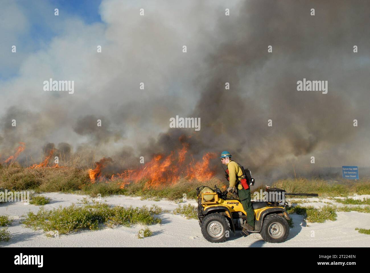 Fws fire employees usfws hi-res stock photography and images - Alamy