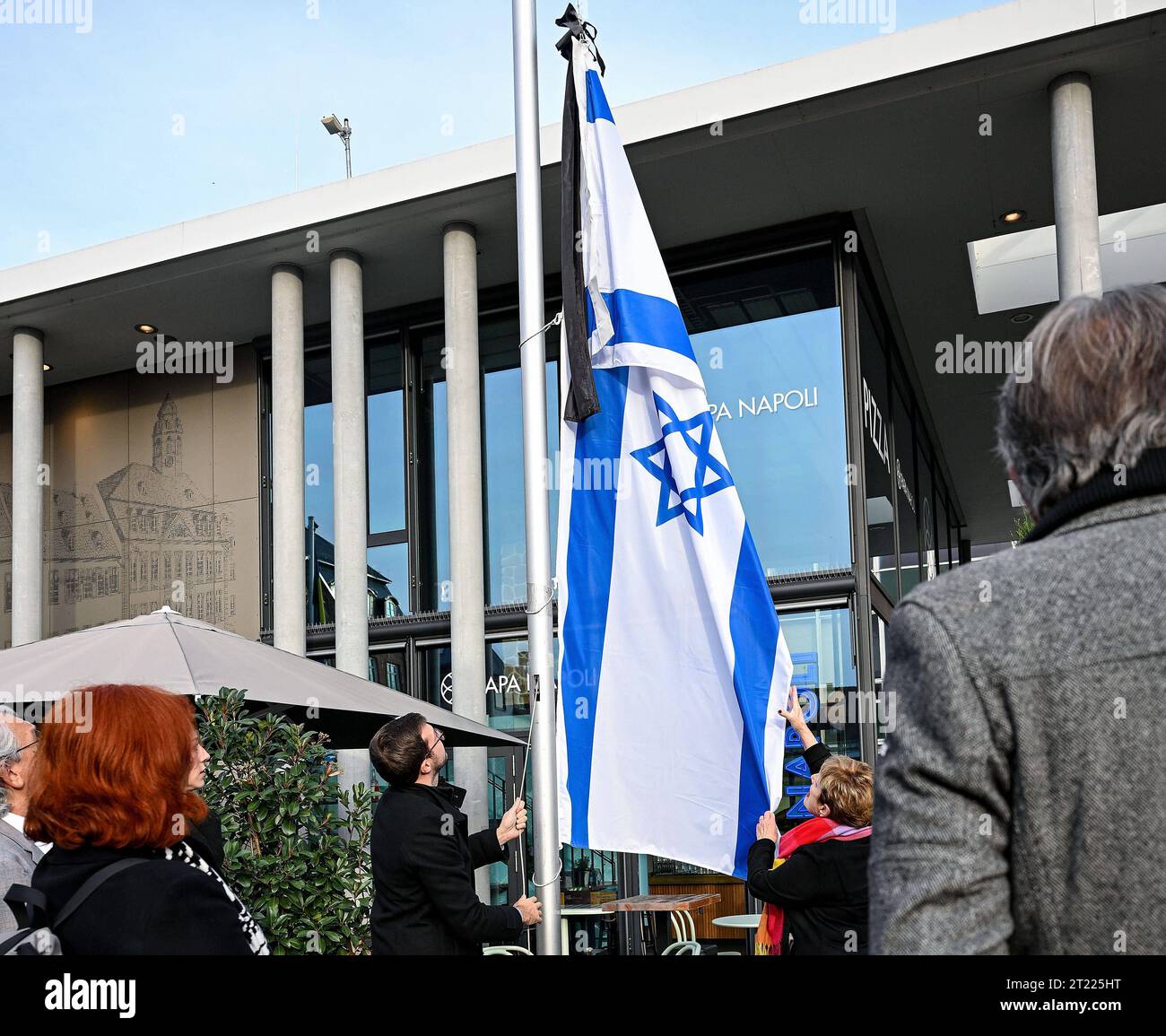 xpsx, Lokal Hanau Solidarität mit, Israel. 16th Oct, 2023. v.l. Isreal ...